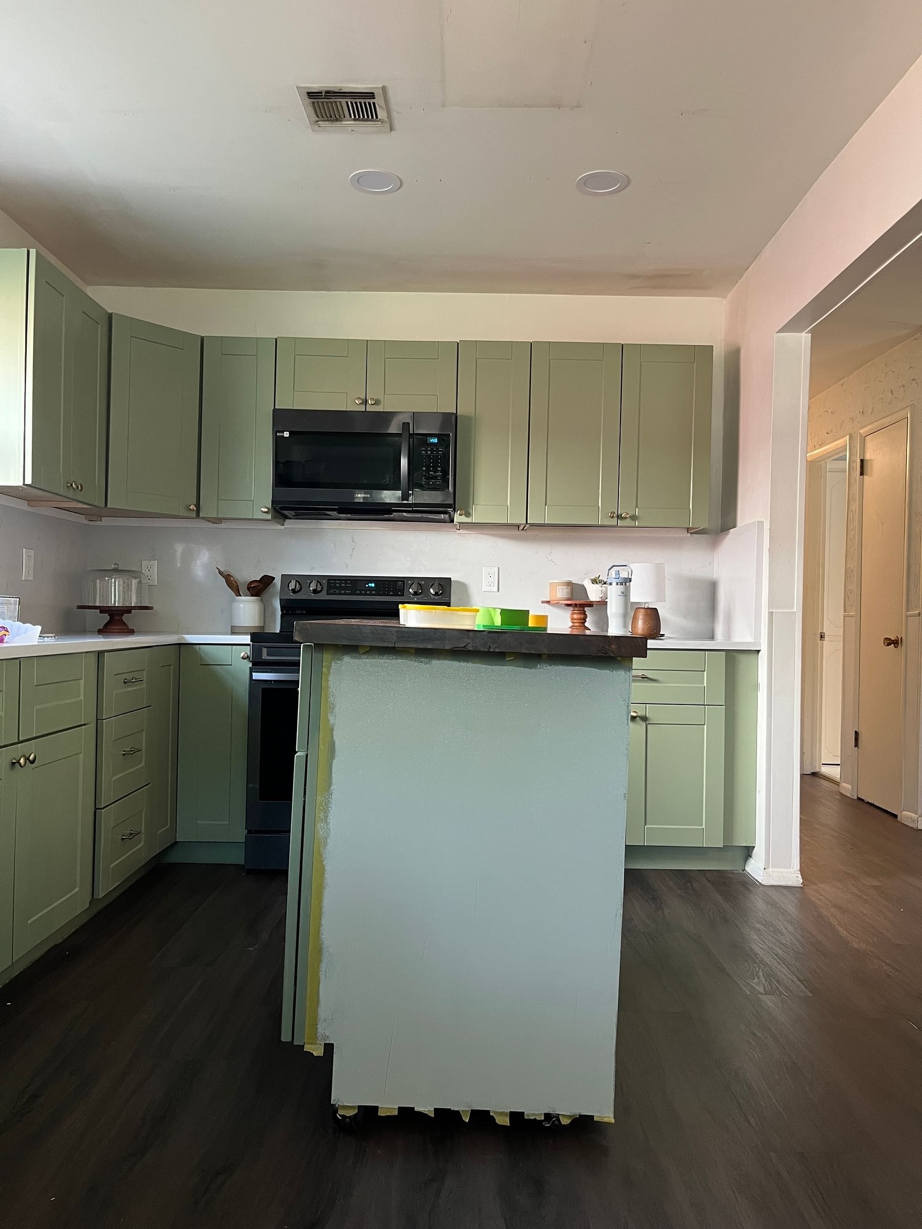 DIY Striped Kitchen Island | FrogTape